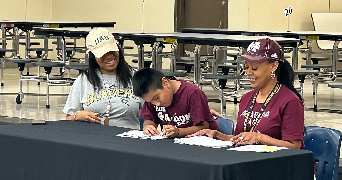 Athens Middle School hosts AVID signing day | Athens The News Courier