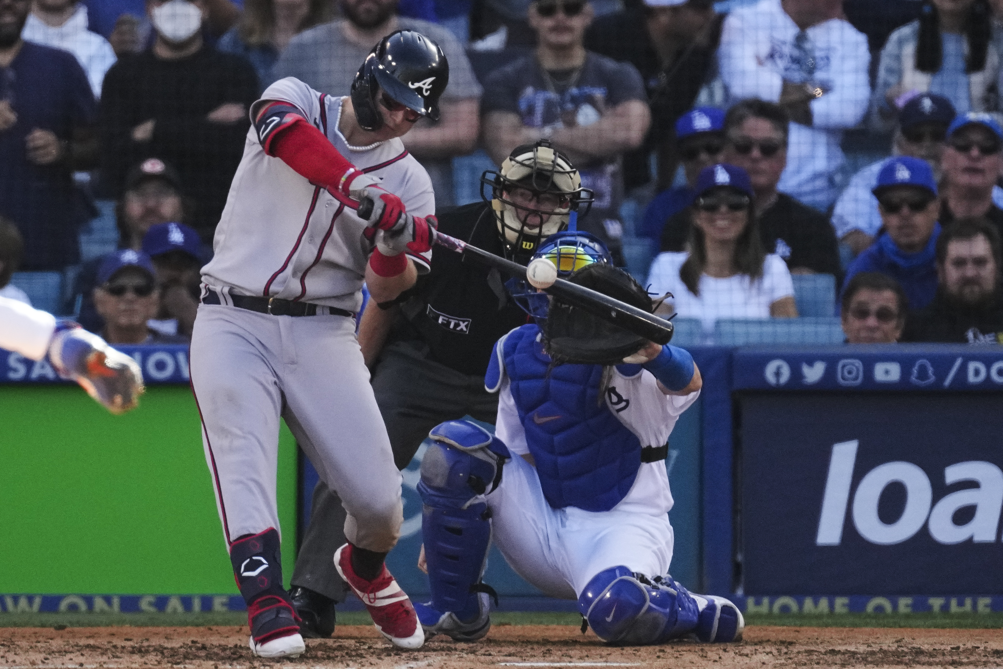 Bellinger, Betts rally Dodgers, cut Braves’ NLCS lead to 2-1 | Athens ...